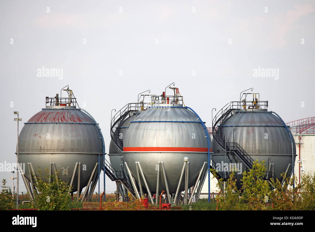 Four storage tanks hi-res stock photography and images - Alamy
