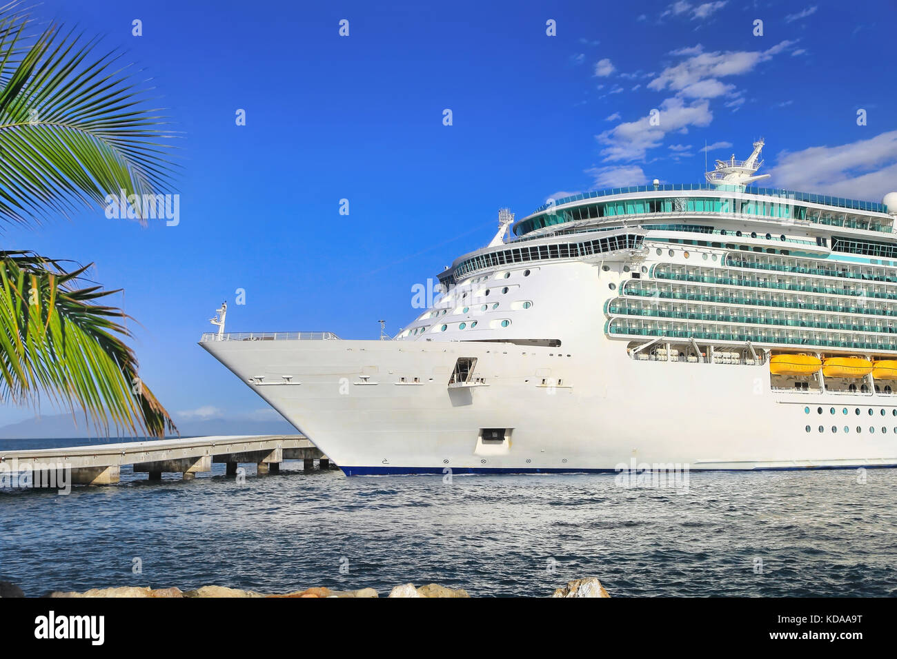 Cruise Ship in port Stock Photo - Alamy
