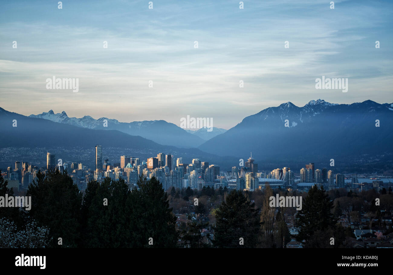 Vancouver Cityscape with Mountains Stock Photo - Alamy