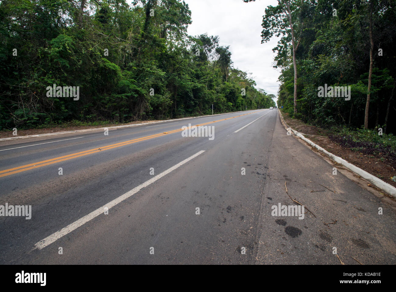 "Rodovia BR 101 (Estrada) fotografado em Linhares, Espírito Santo ...