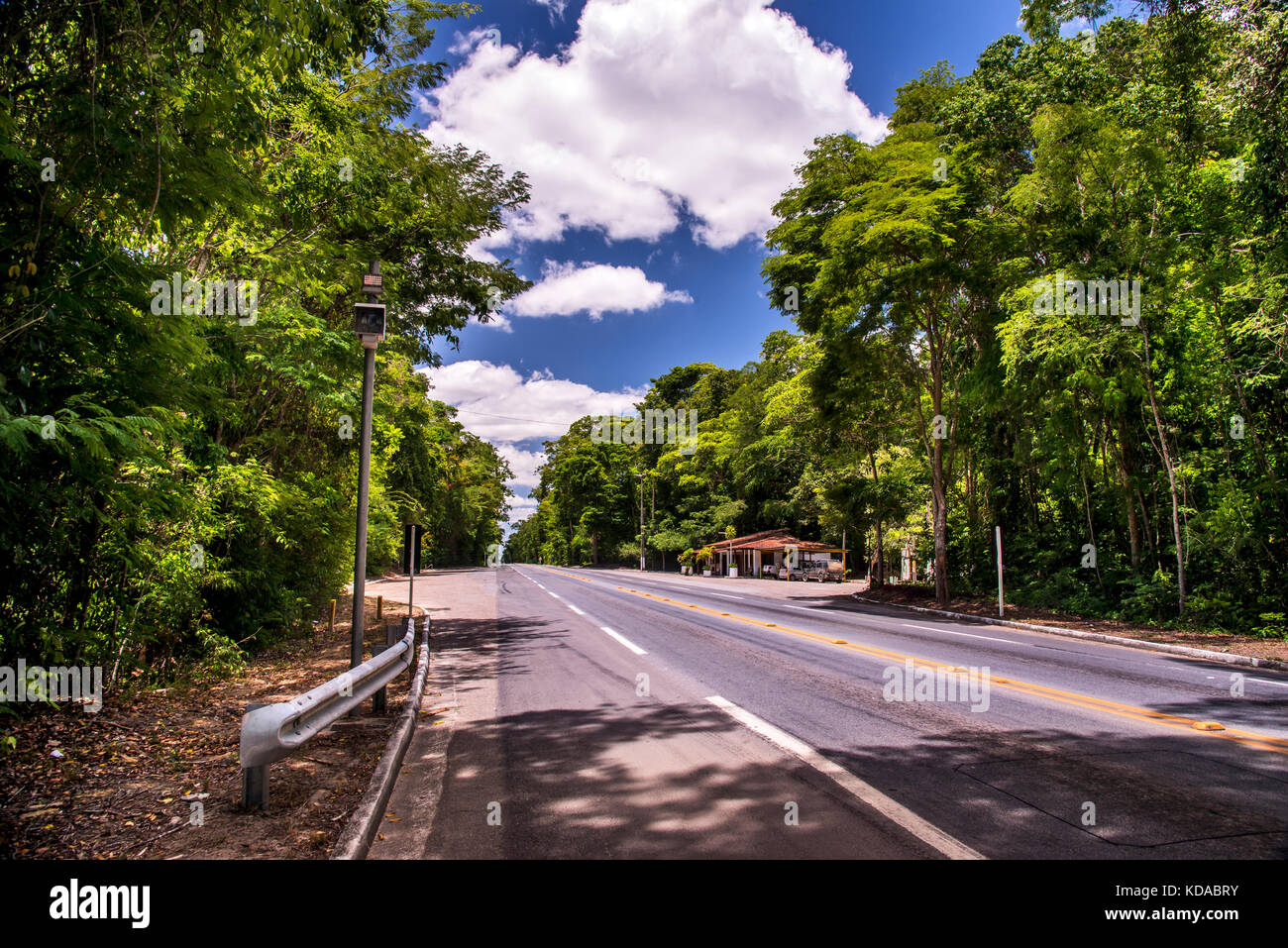 "Rodovia BR 101 (Estrada) fotografado em Linhares, Espírito Santo ...