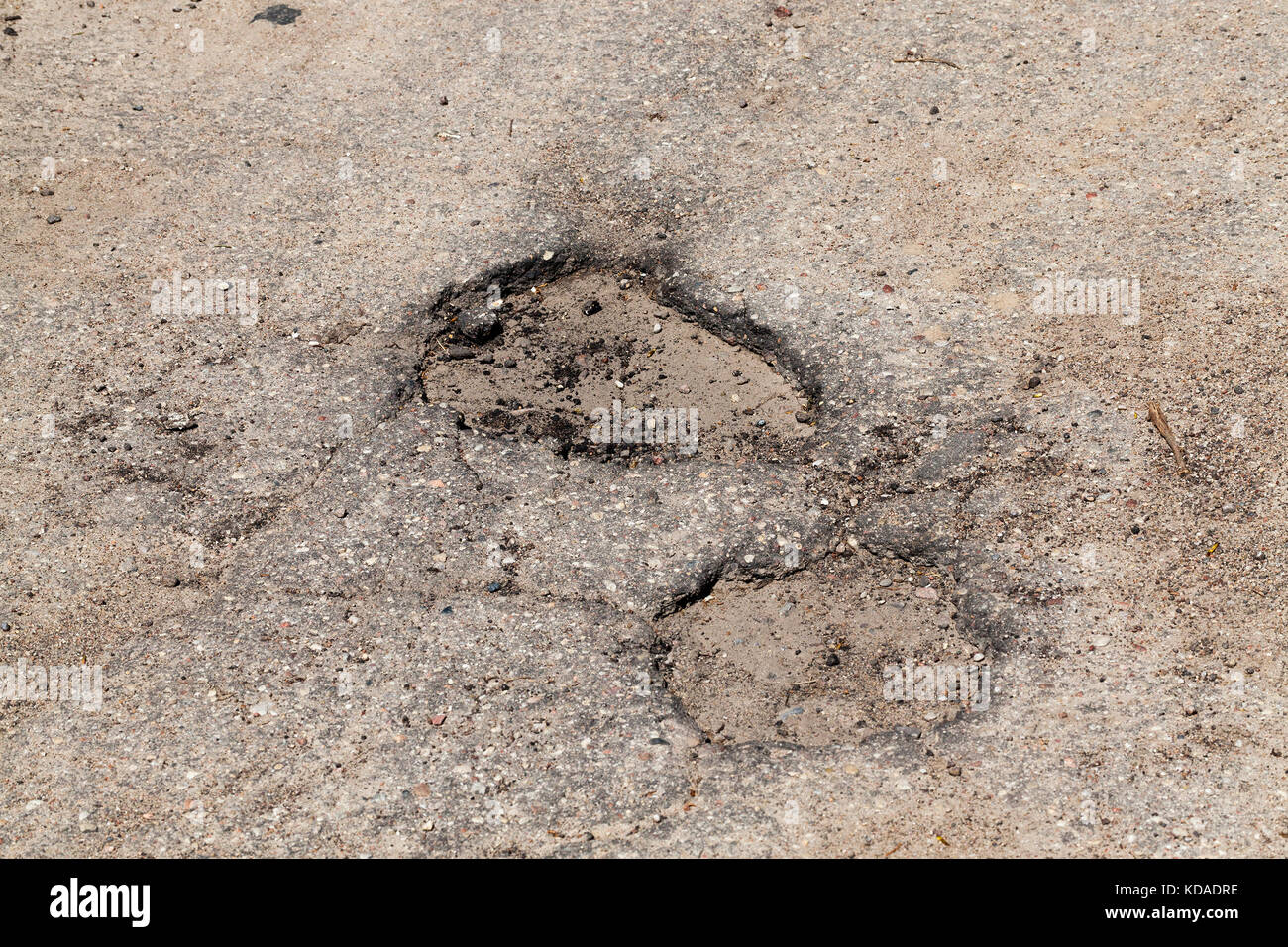Pot hole pavement hi-res stock photography and images - Alamy