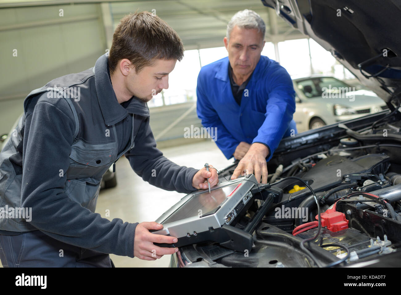 Teaching young mechanics hi-res stock photography and images - Alamy