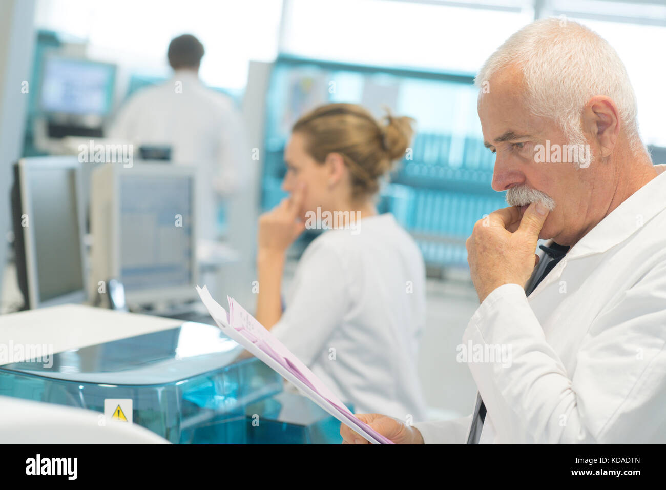 laboratory doctor reading the information Stock Photo - Alamy