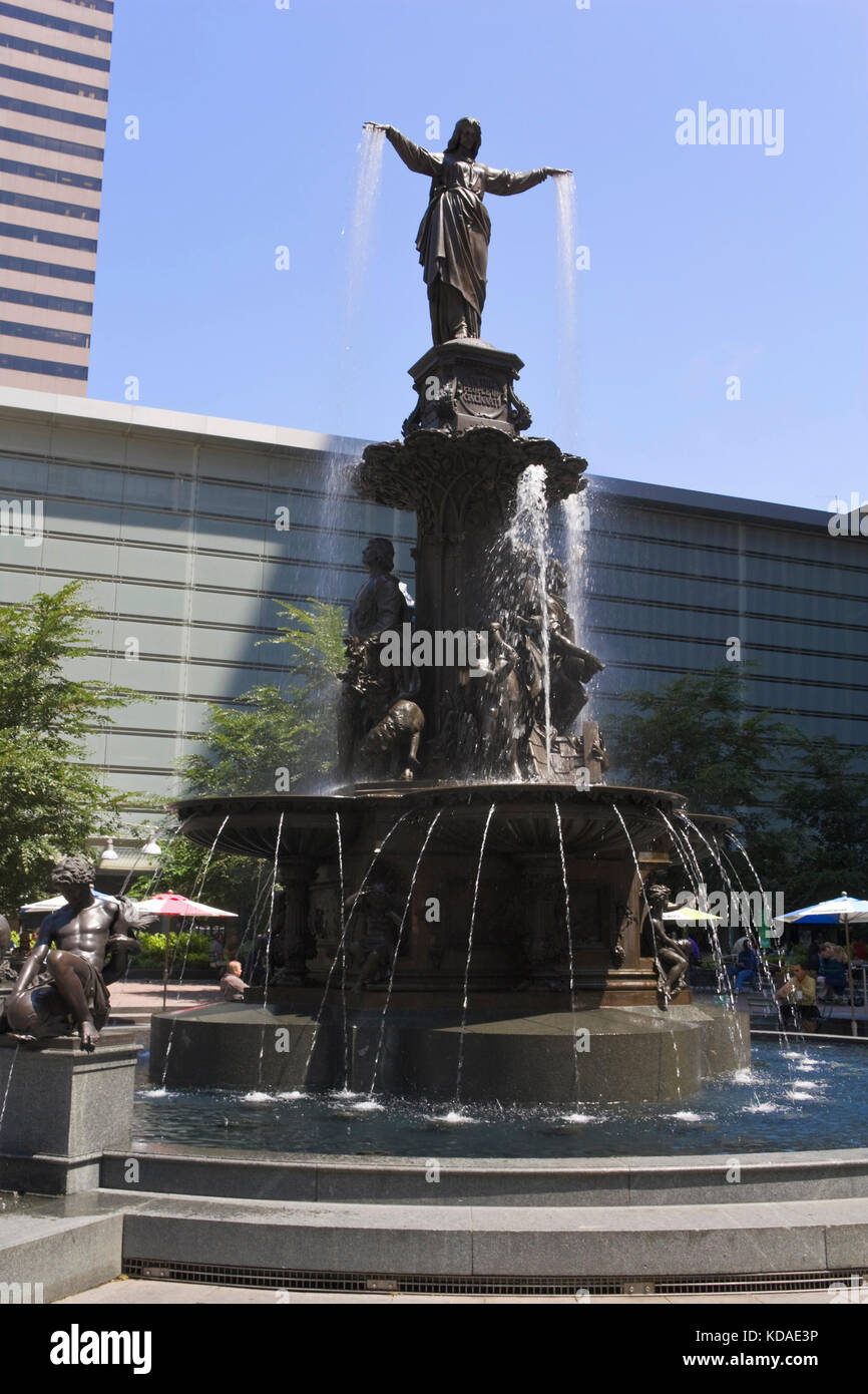 Cincinnati fountain square hi-res stock photography and images - Alamy