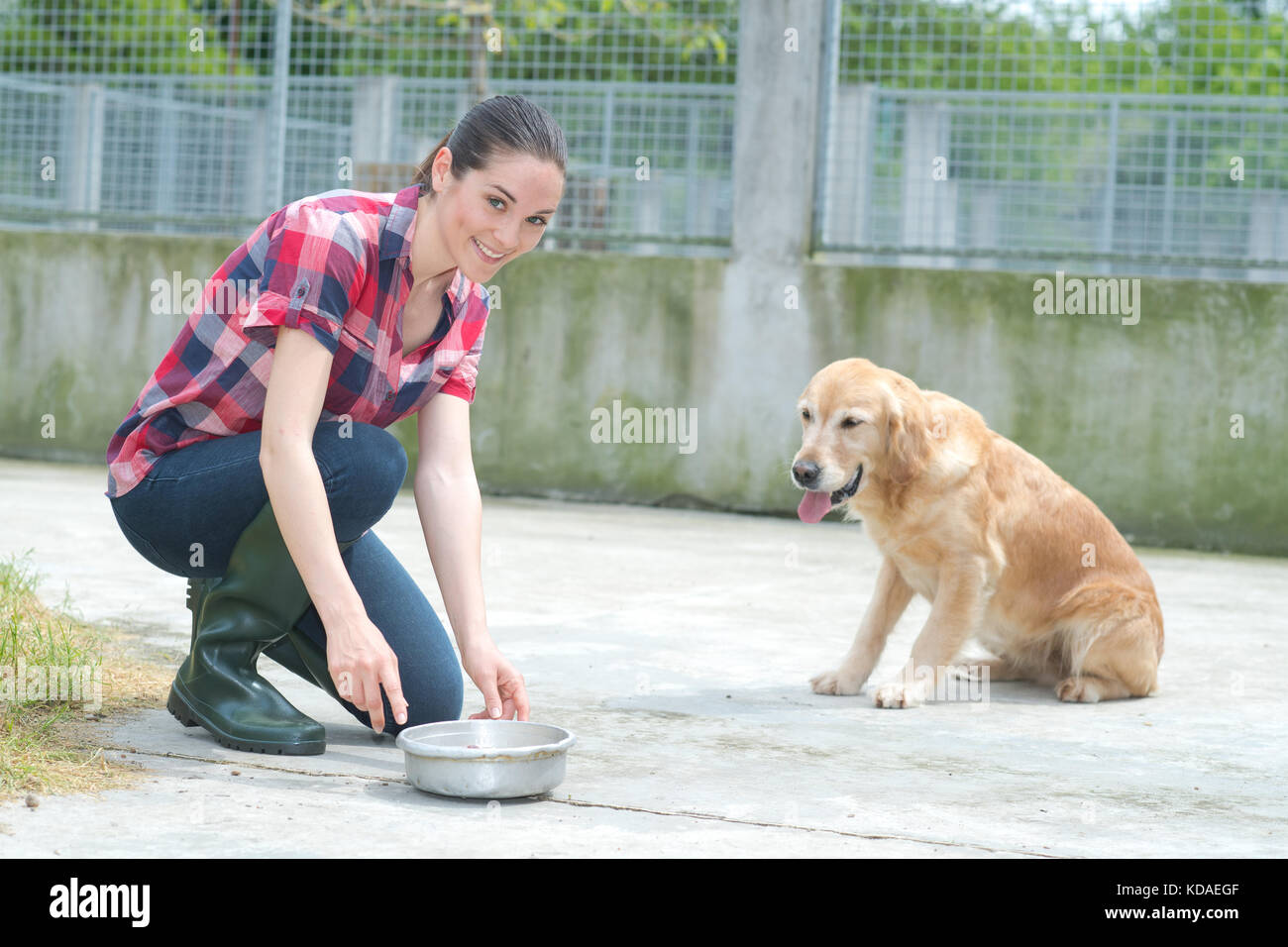Full homeless shelter hi-res stock photography and images - Alamy
