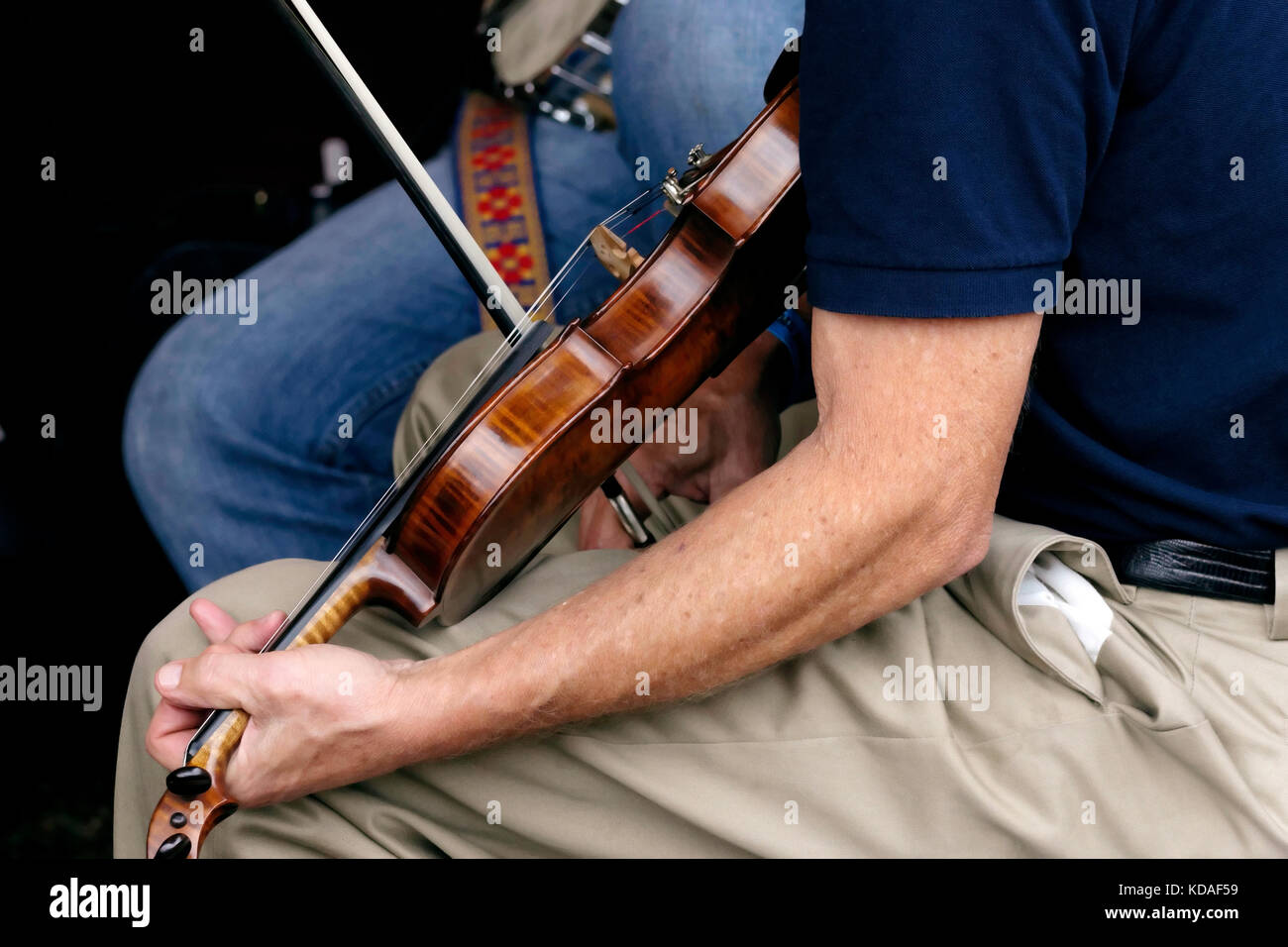 Bow playing violin closeup hi-res stock photography and images - Alamy