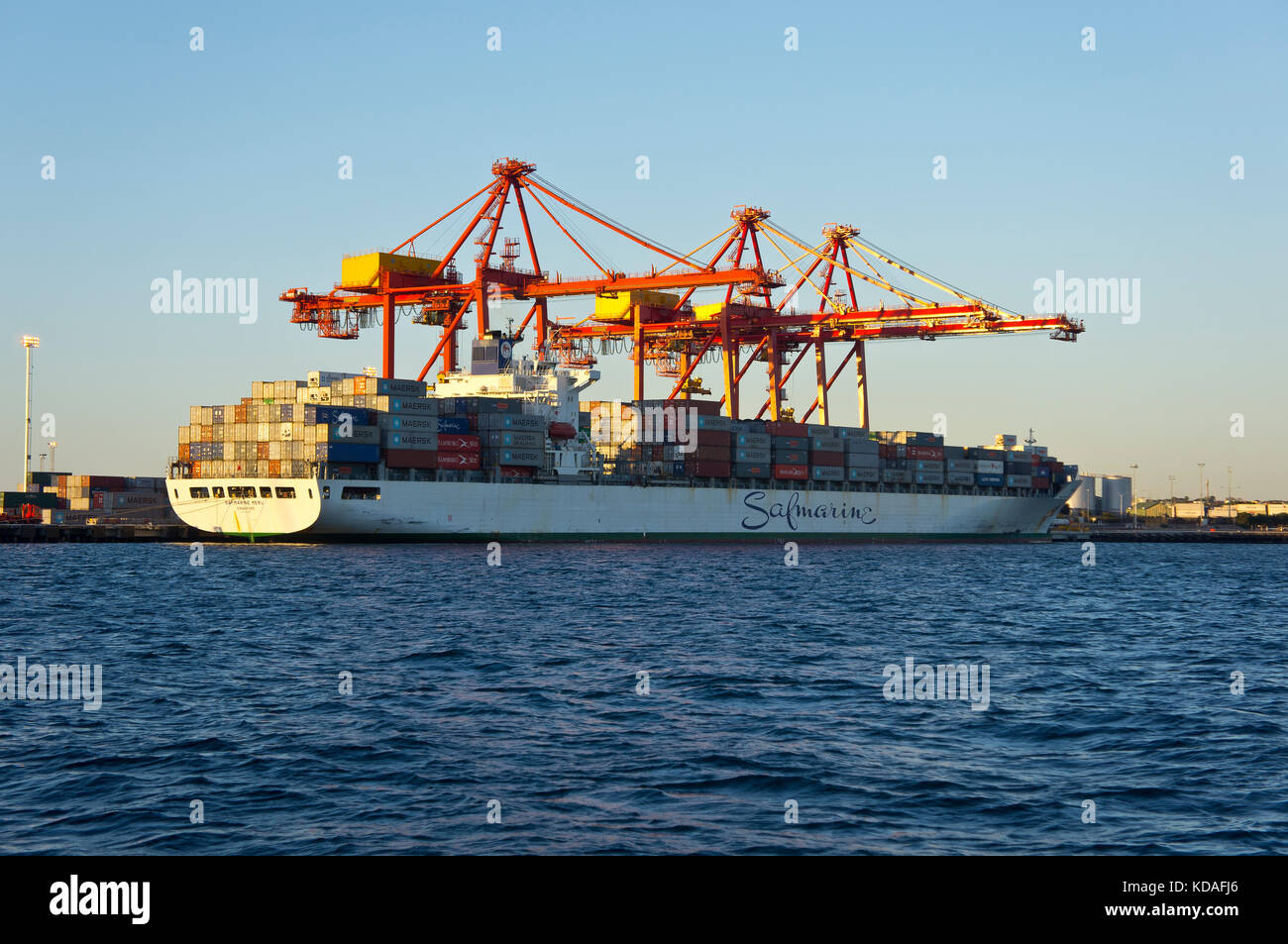 Container ship being unloaded port hi-res stock photography and images ...