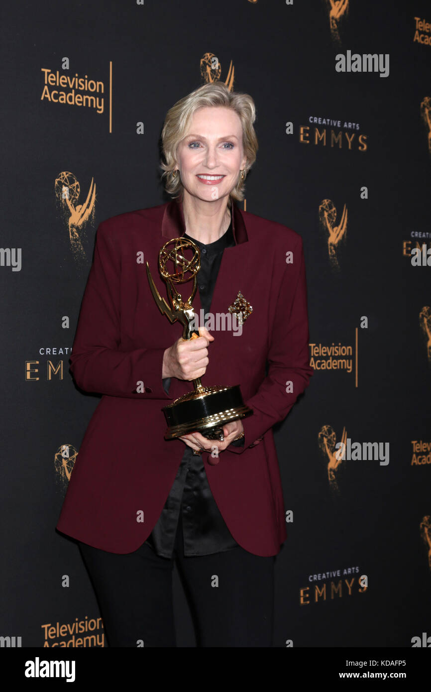 Jane lynch emmy 2017 hi-res stock photography and images - Alamy