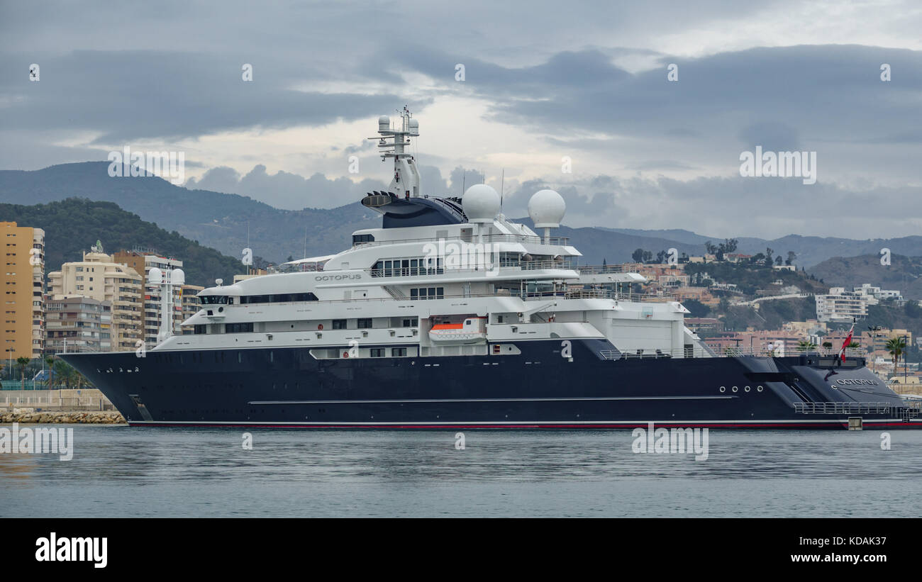 Paul allen yacht octopus hi-res stock photography and images - Alamy