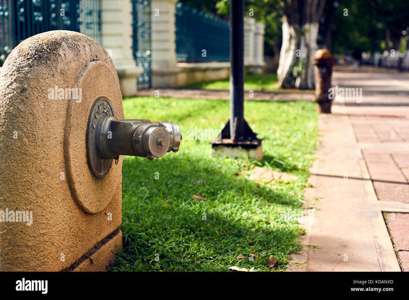 Old fire hydrant hi-res stock photography and images - Alamy
