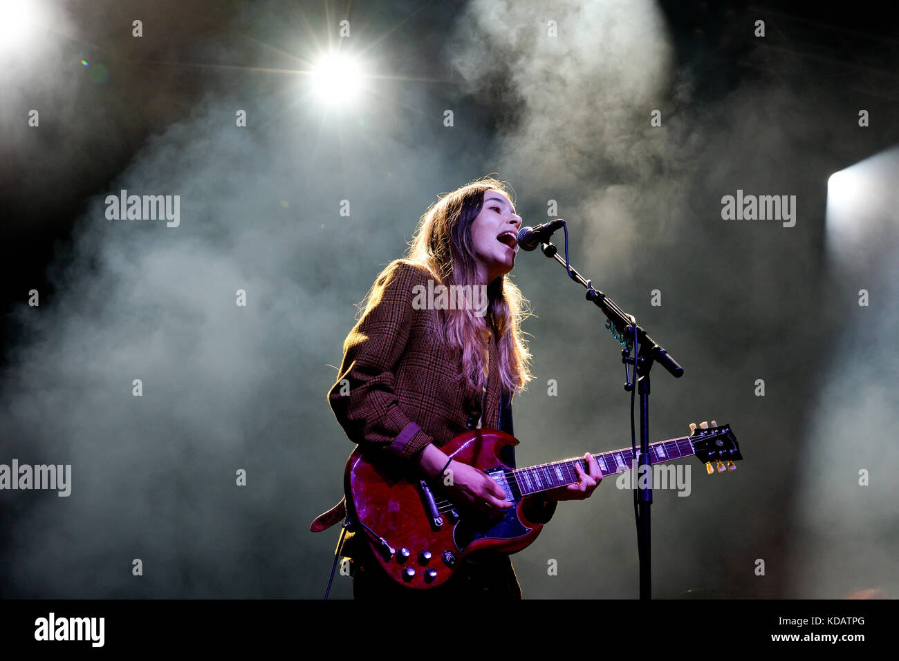Este haim of the band haim hi-res stock photography and images - Alamy