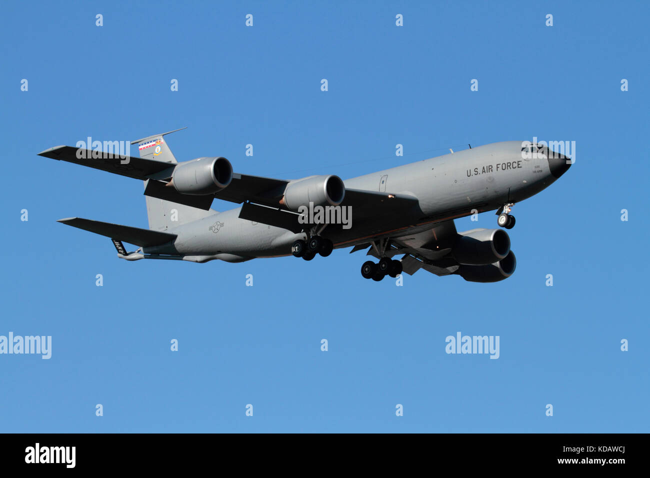 US Air Force KC-135 Stratotanker aerial refuelling aircraft on approach Stock Photo - Alamy