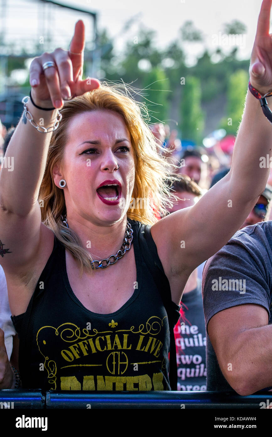 Outdoor stage metal crowd hi-res stock photography and images - Alamy