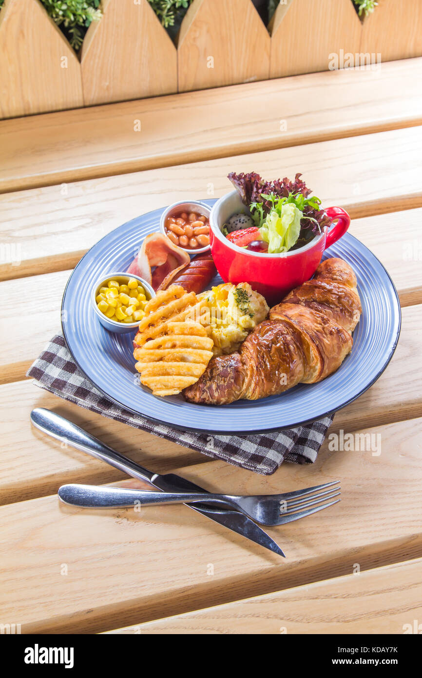 chinese chicken or seafood broth Stock Photo - Alamy