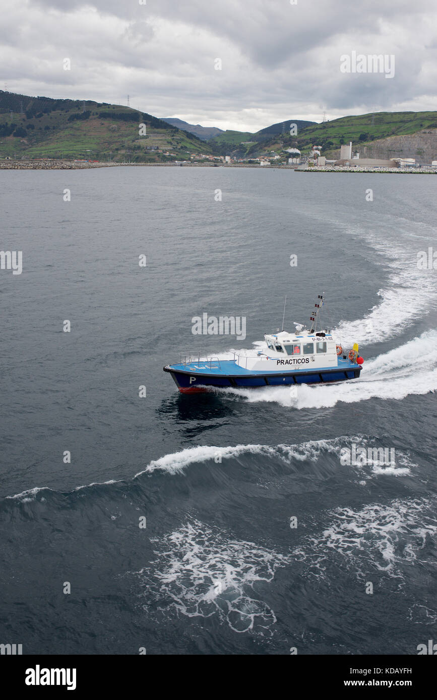 The Pilot boat comes alongside a ferry arriving at Bilbao, Spain Stock ...
