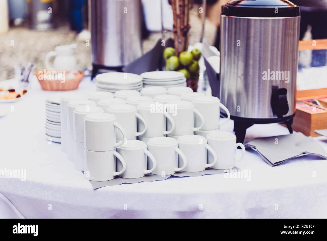 Catering staff cafe hi-res stock photography and images - Alamy