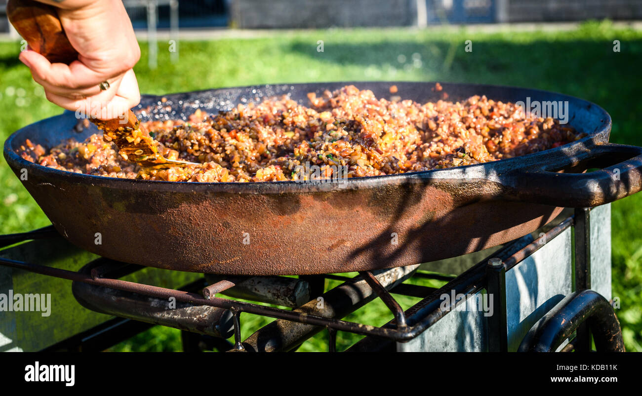 Cast Iron Open Fire Cooking Stock Photos & Cast Iron Open Fire Cooking ...