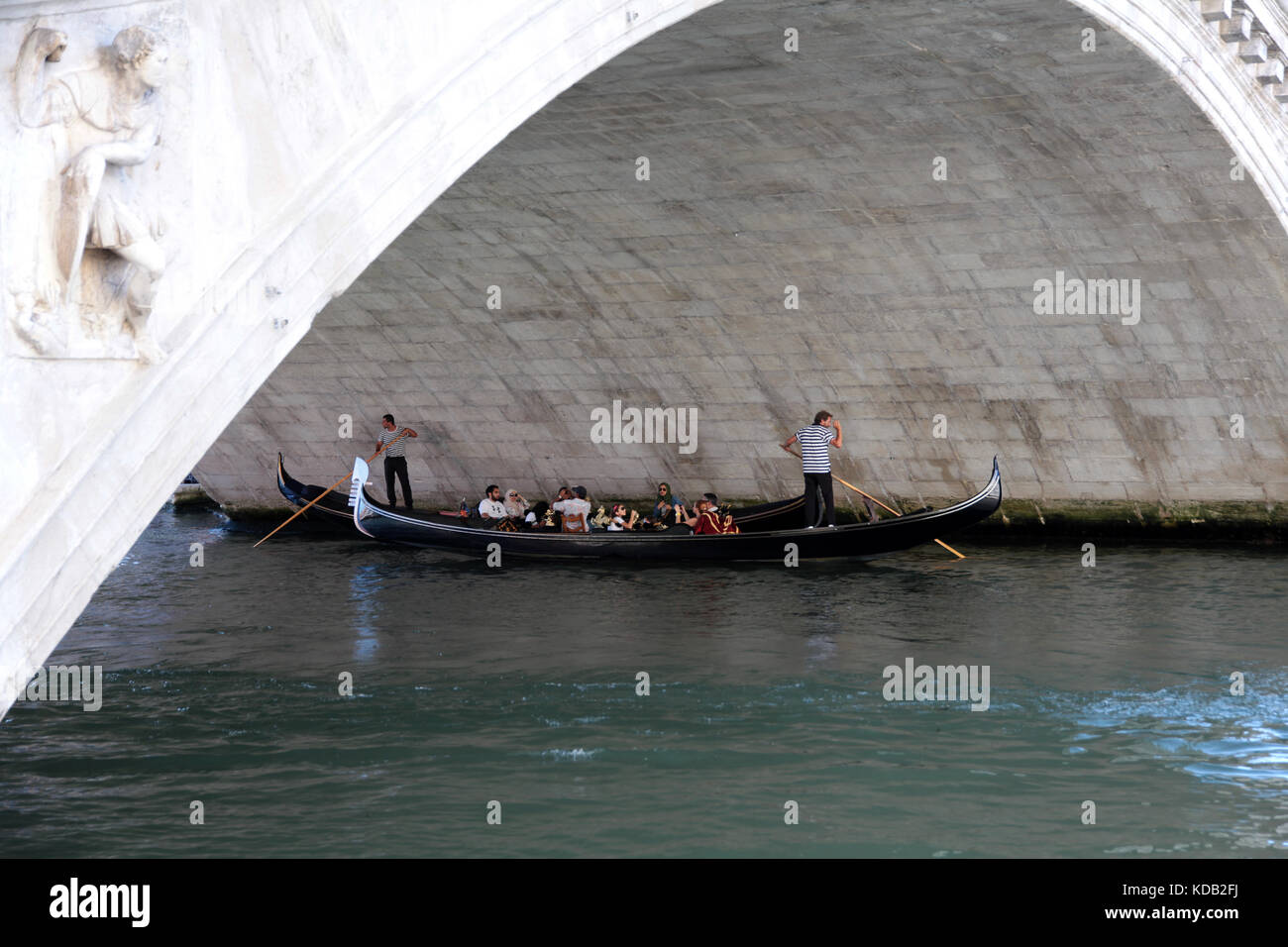 Two gondolas meet under the Rialto bridge in Venice Stock Photo - Alamy