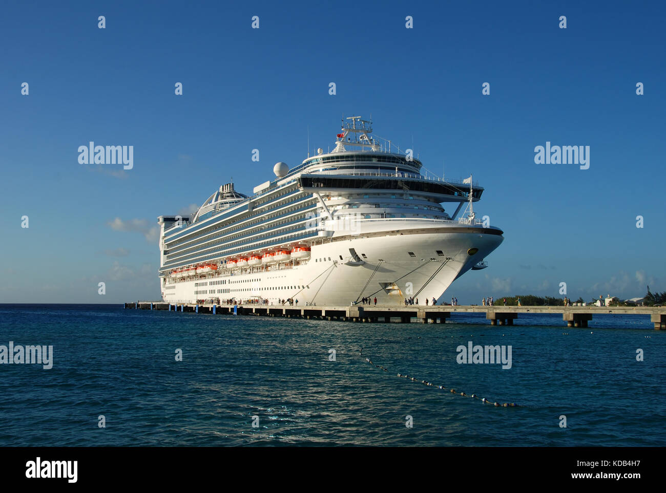 Modern cruise ship Stock Photo - Alamy