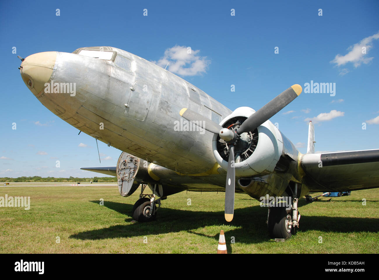 Vintage propeller airplane with missing engine Stock Photo - Alamy