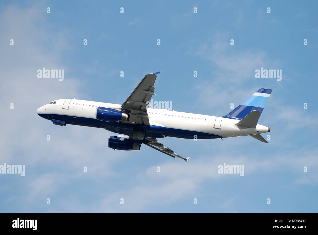 Modern passenger jet airplane in flight Stock Photo - Alamy