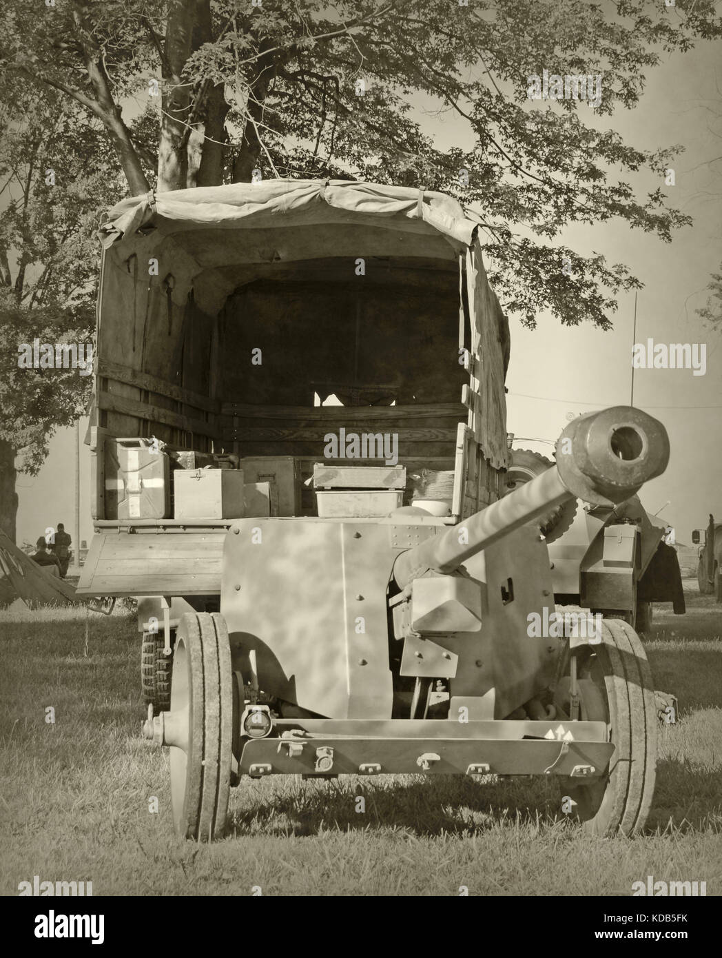 World War II era mobile high caliber gun in tow Stock Photo - Alamy