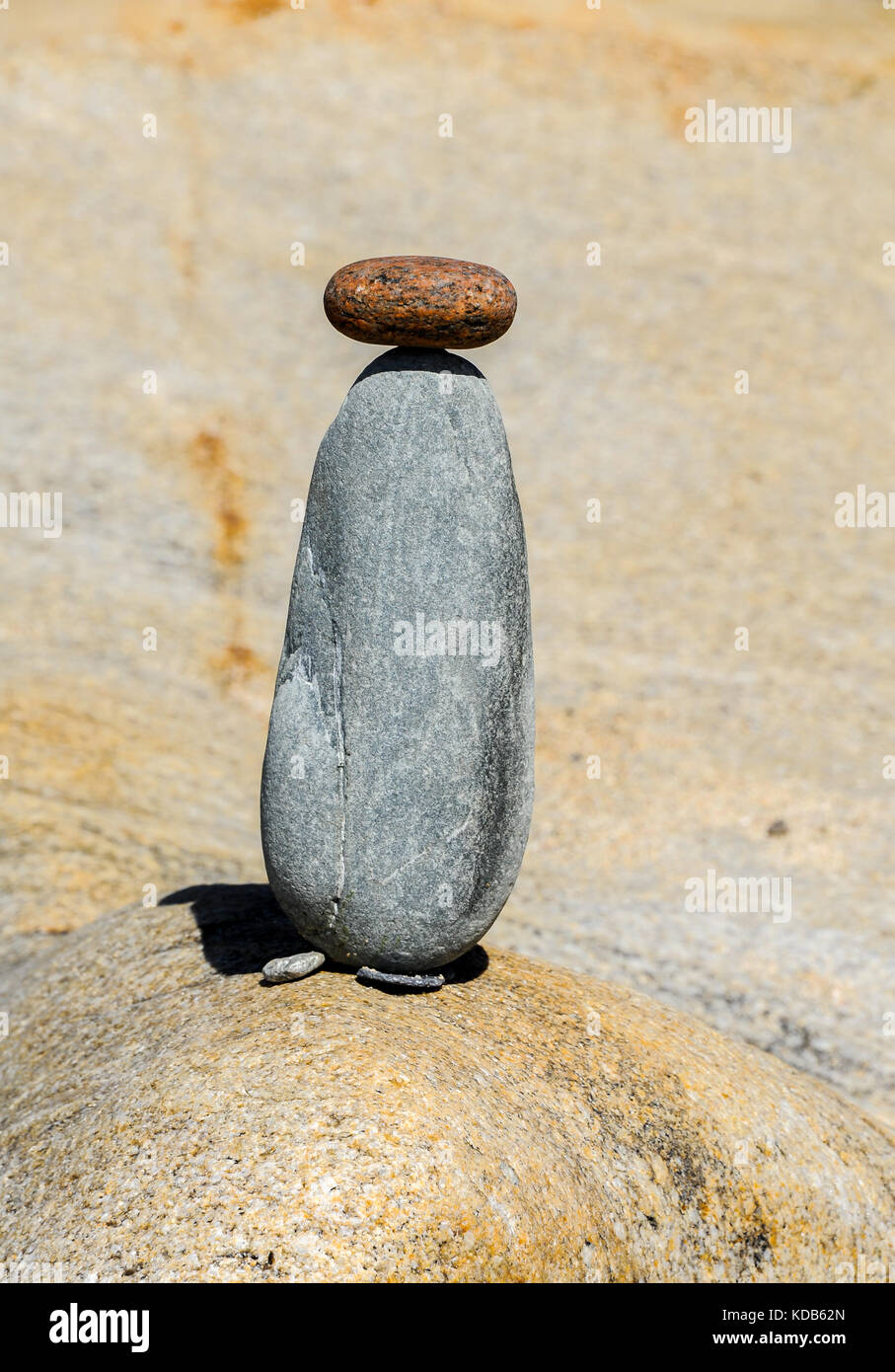 Figurine made of small stones on the beach Stock Photo - Alamy