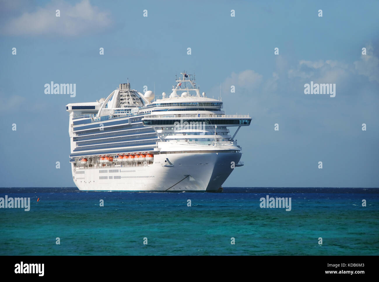 Modern white ocean liner on the horizon Stock Photo - Alamy