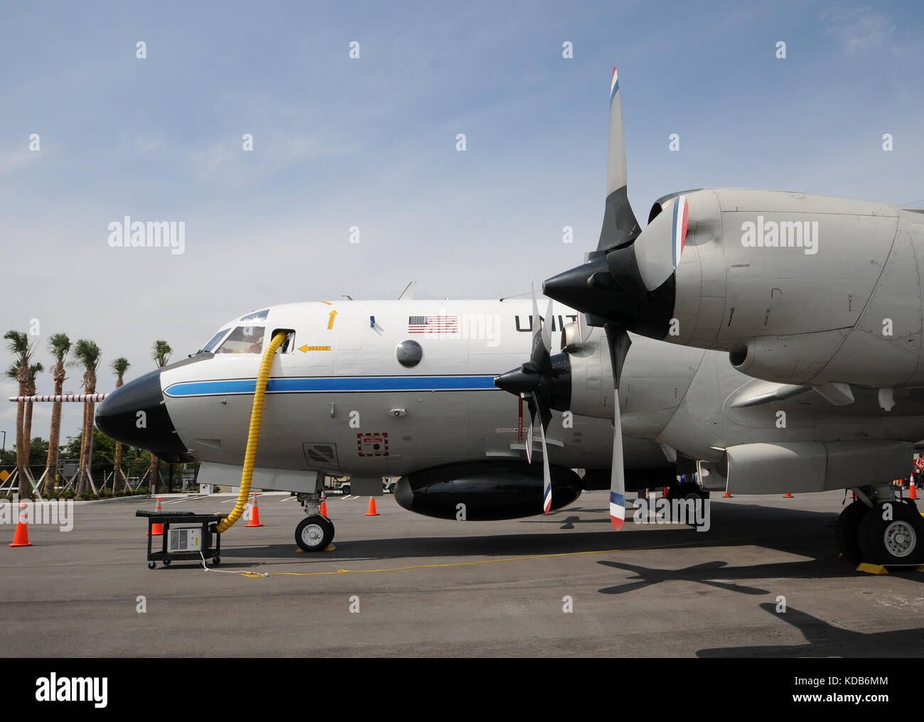 Flying laboratory hi-res stock photography and images - Alamy