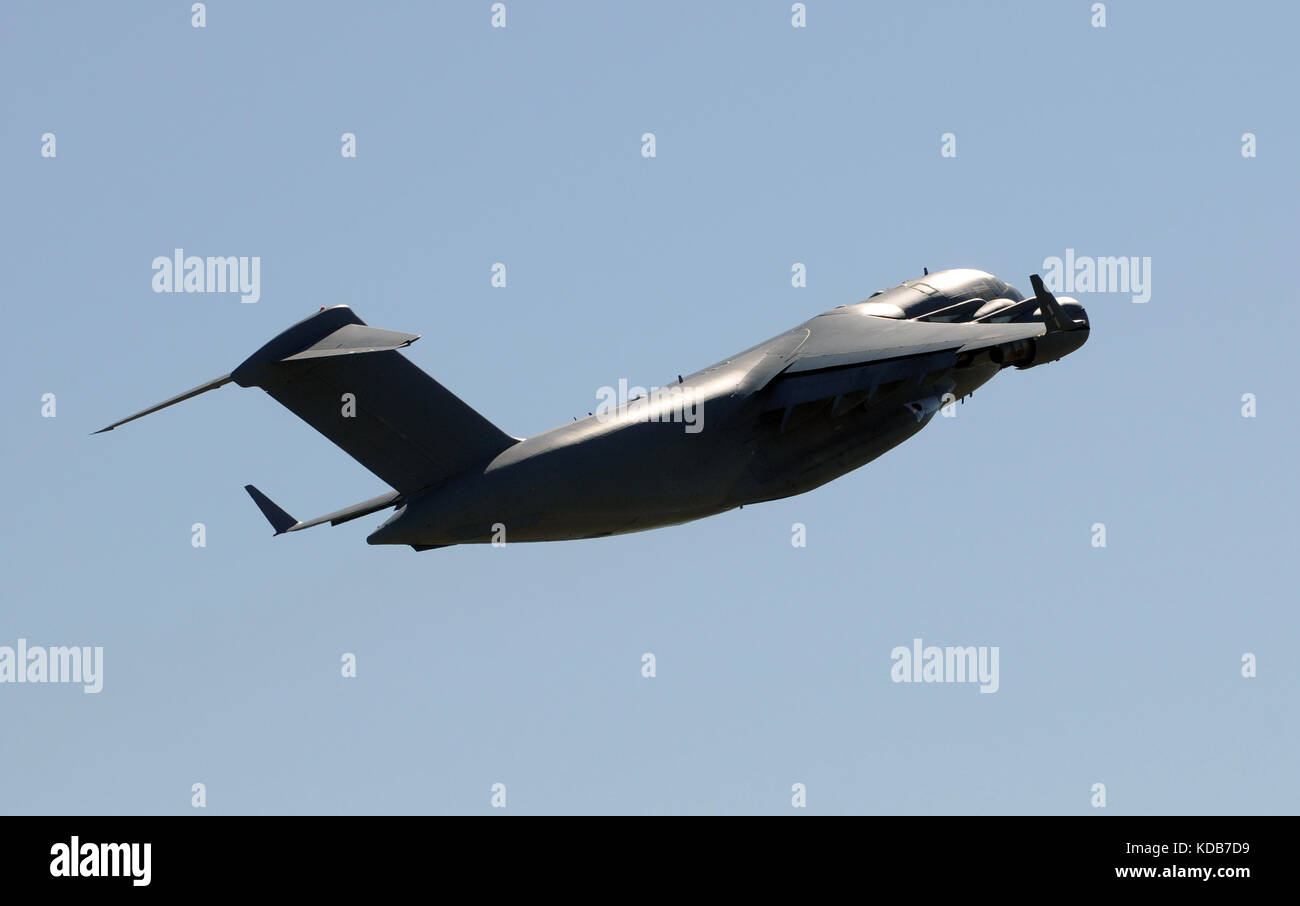 17 globemaster aircraft taking hi-res stock photography and images - Alamy