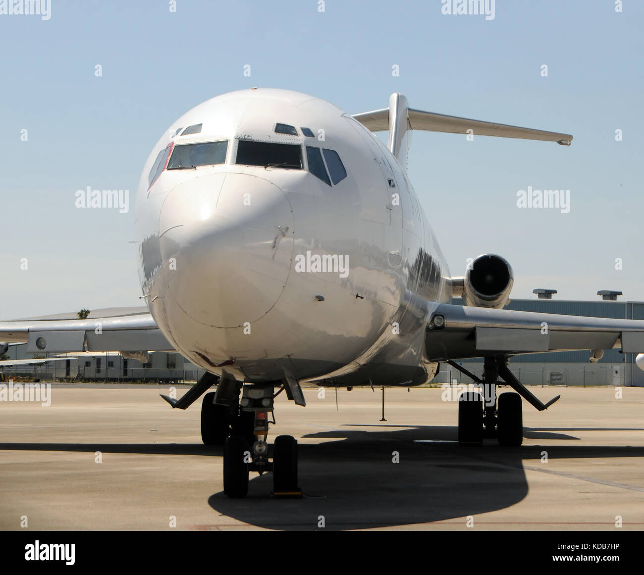 White unmarked plane hi-res stock photography and images - Alamy