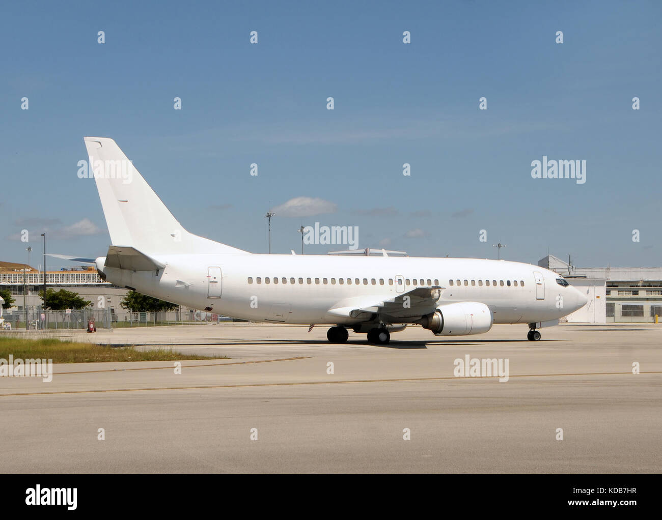 Unmarked white passenger jet airplane side view Stock Photo - Alamy