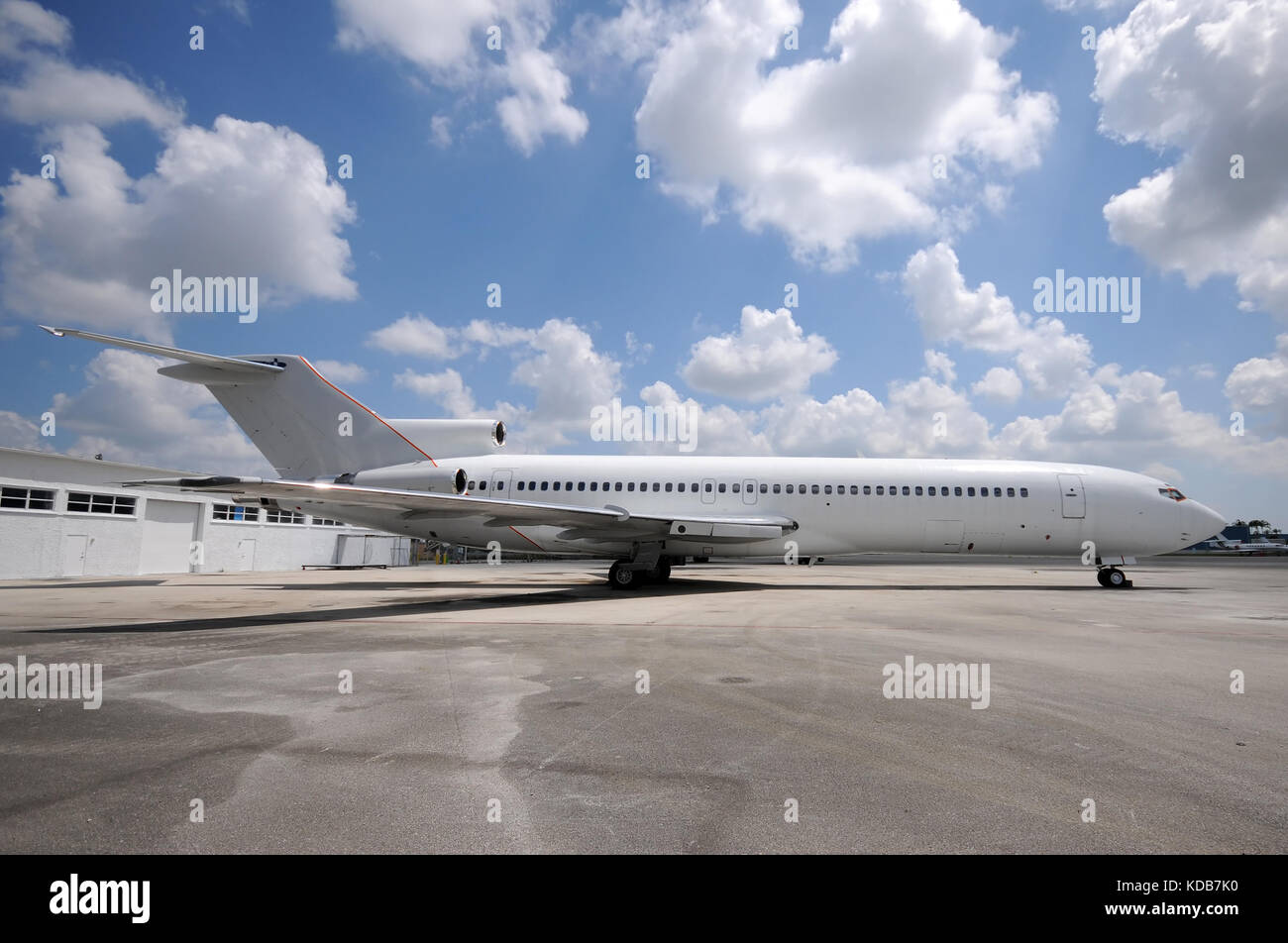 Tarmac side hi-res stock photography and images - Alamy