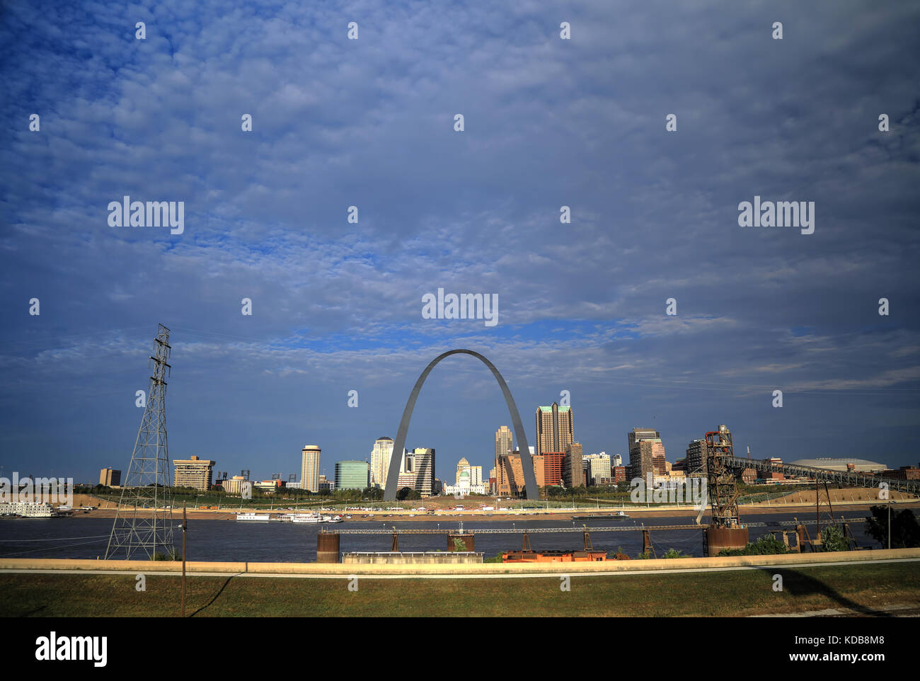 St louis missouri skyline hi-res stock photography and images - Alamy