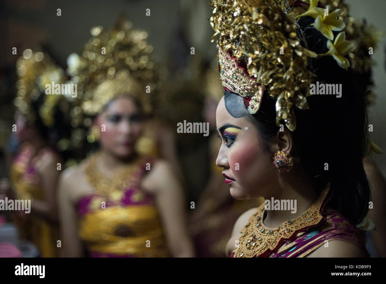 Traditional Balinese legong dancers during the backstage preparation ...