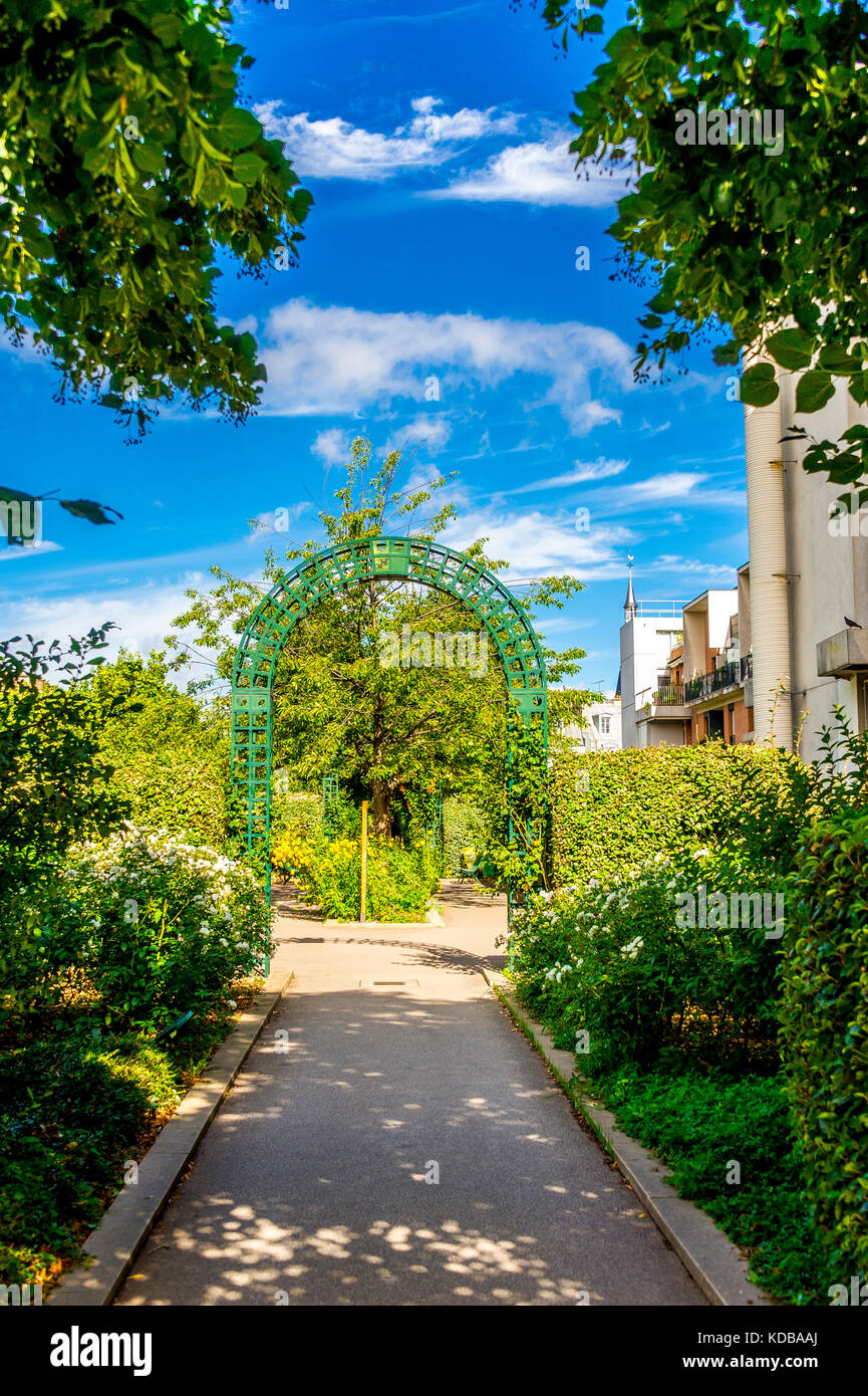 The Promenade Plantee walk in Paris, France Stock Photo - Alamy