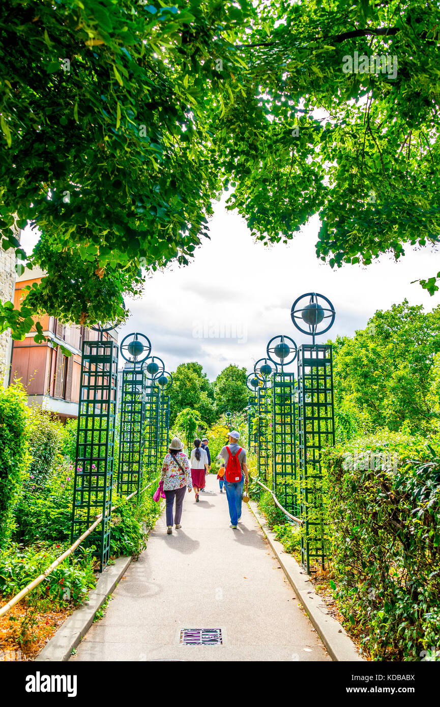 The Promenade Plantee walk in Paris, France Stock Photo - Alamy