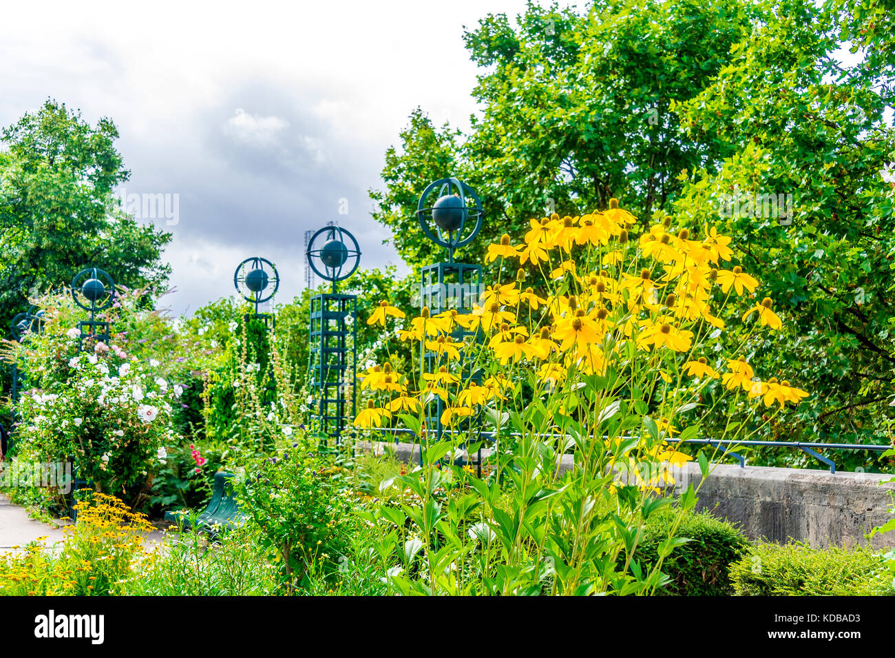 The Promenade Plantee walk in Paris, France Stock Photo - Alamy
