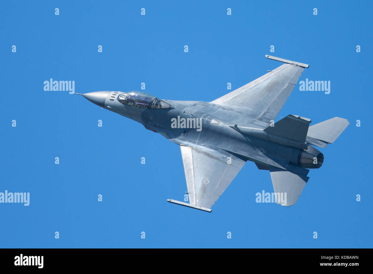 F 16 fighter jet top view hi-res stock photography and images - Alamy