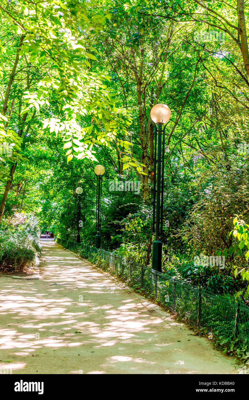 The Promenade Plantee walk in Paris, France Stock Photo - Alamy