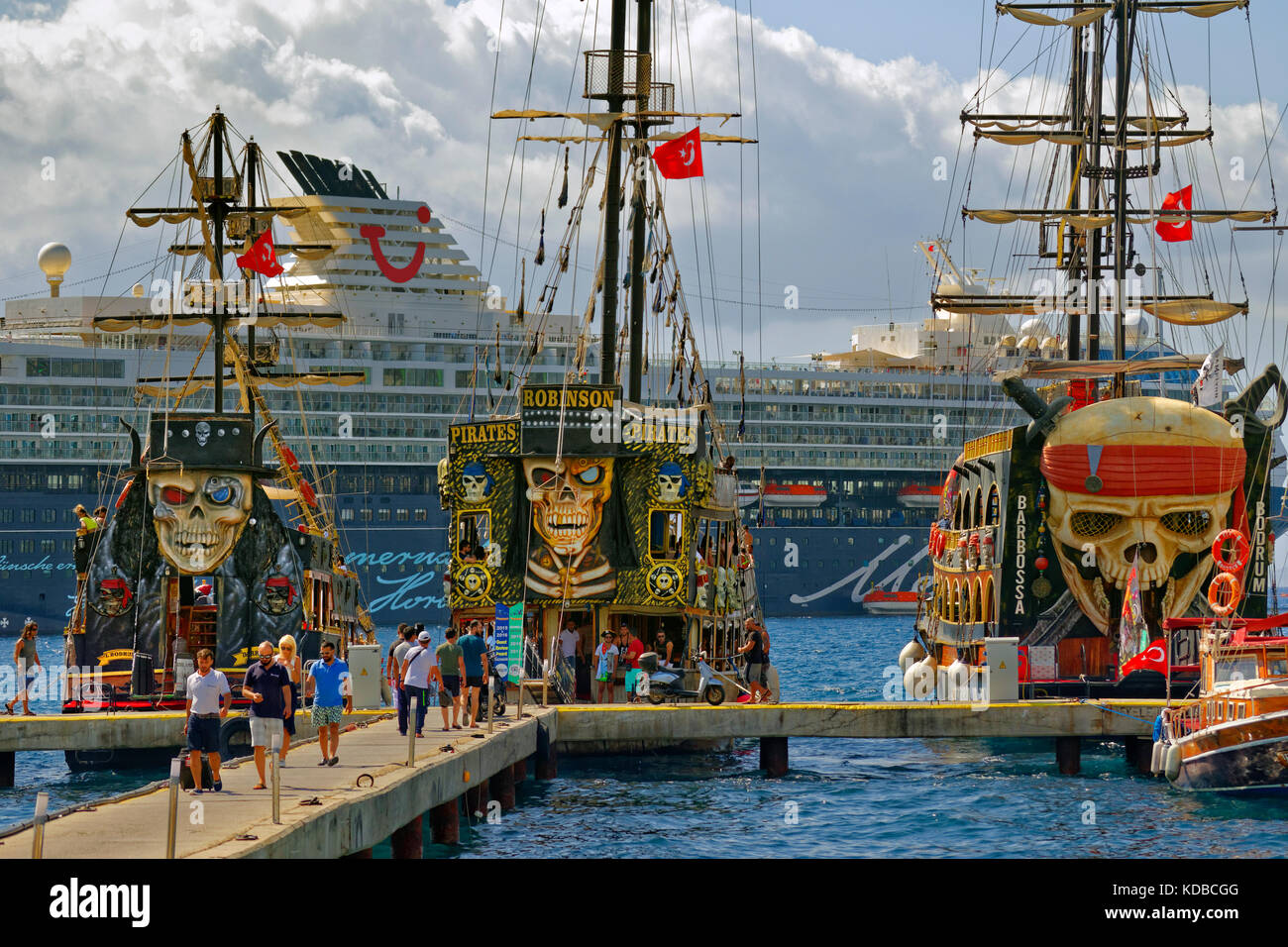 Pirate ships hi-res stock photography and images - Alamy