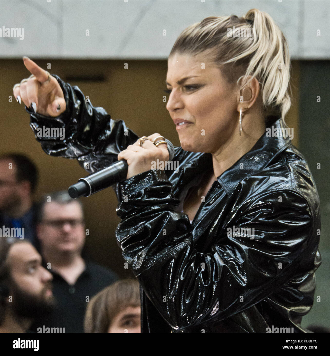 Us singer fergie black eyed hi-res stock photography and images - Alamy