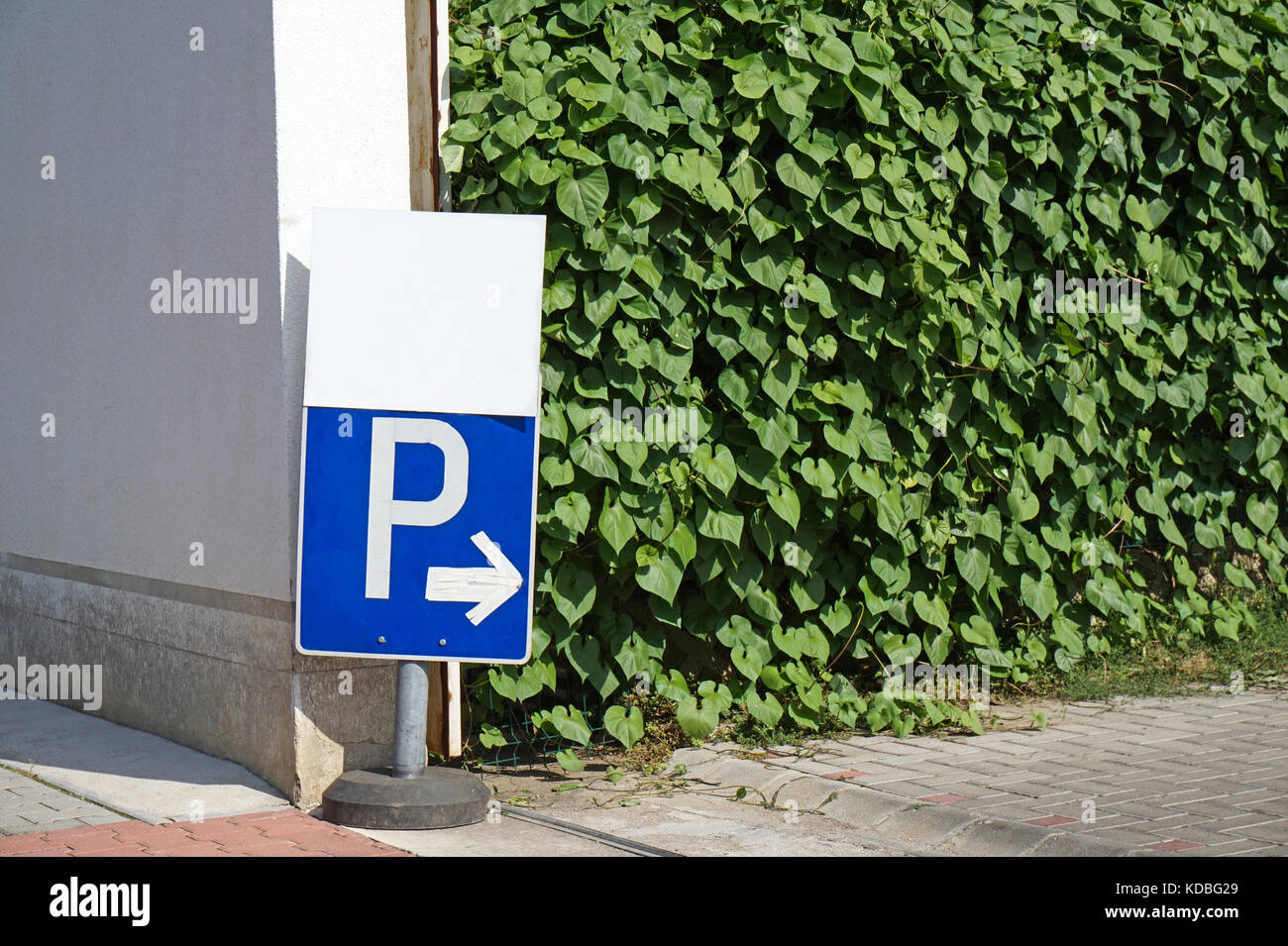Parking road sign at the entrance of the parking lot Stock Photo - Alamy