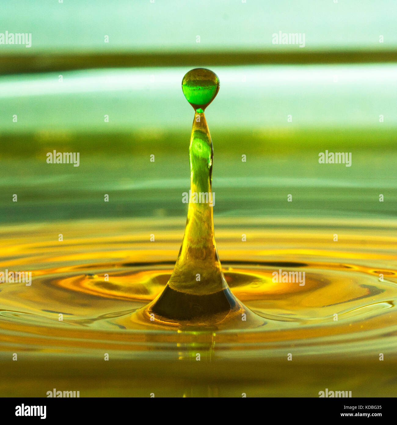 Drops of water still life hi-res stock photography and images - Alamy