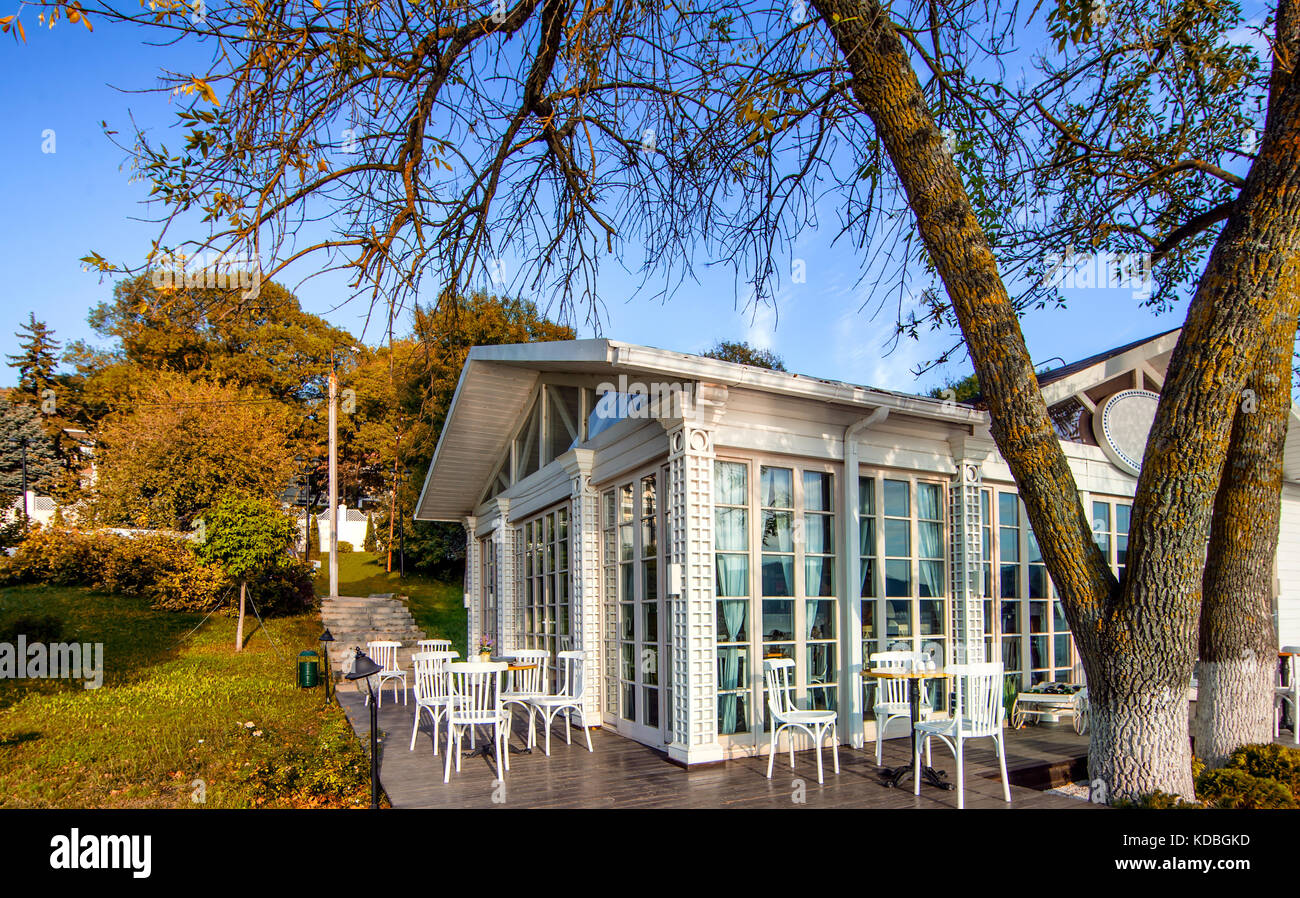 Vintage restaurant exterior hi-res stock photography and images - Alamy