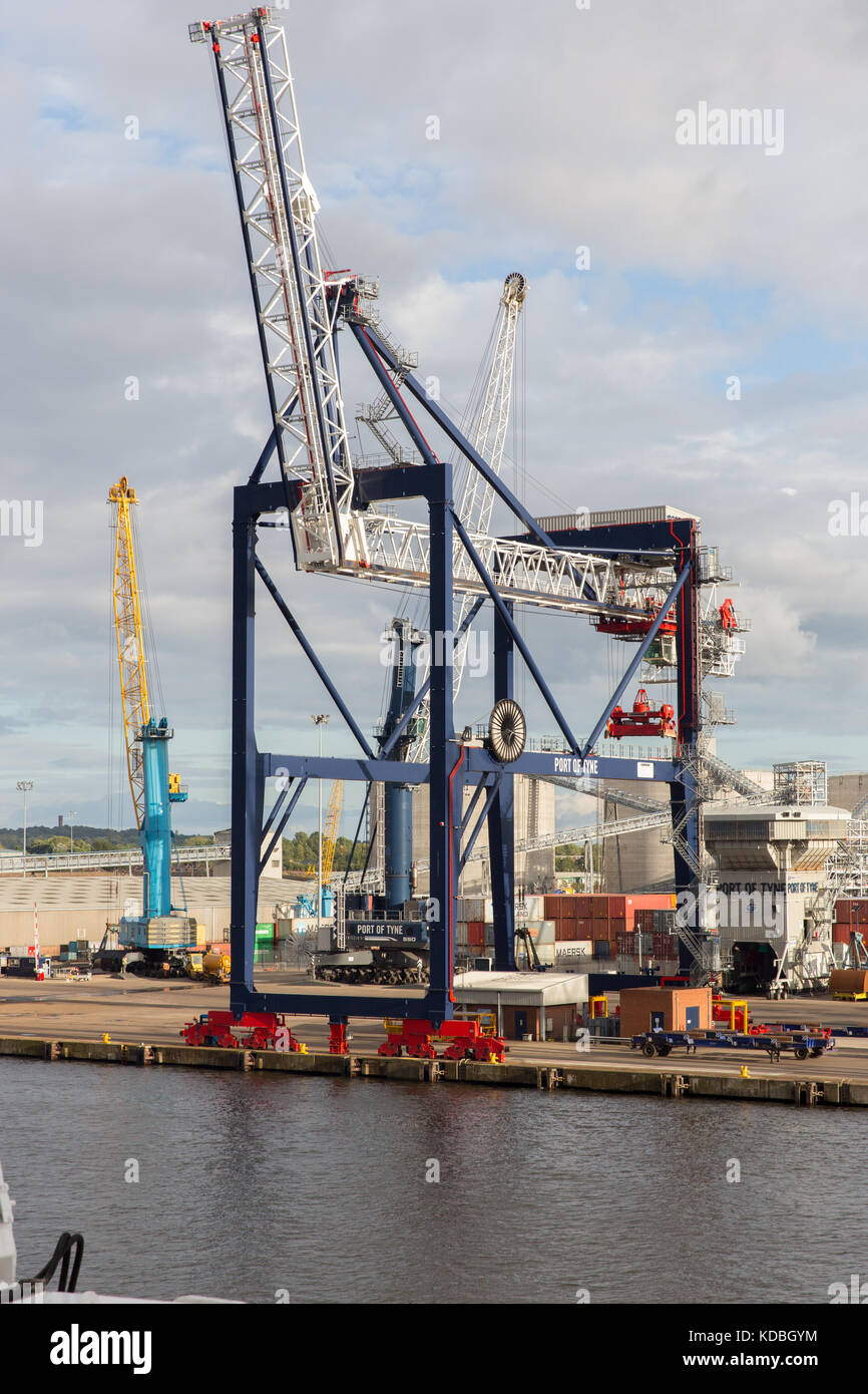 Port of tyne containers hi-res stock photography and images - Alamy