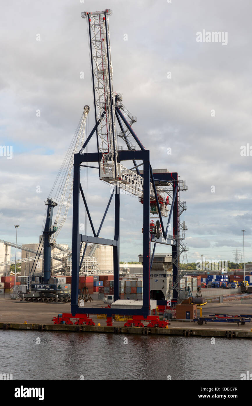 Port of tyne containers hi-res stock photography and images - Alamy