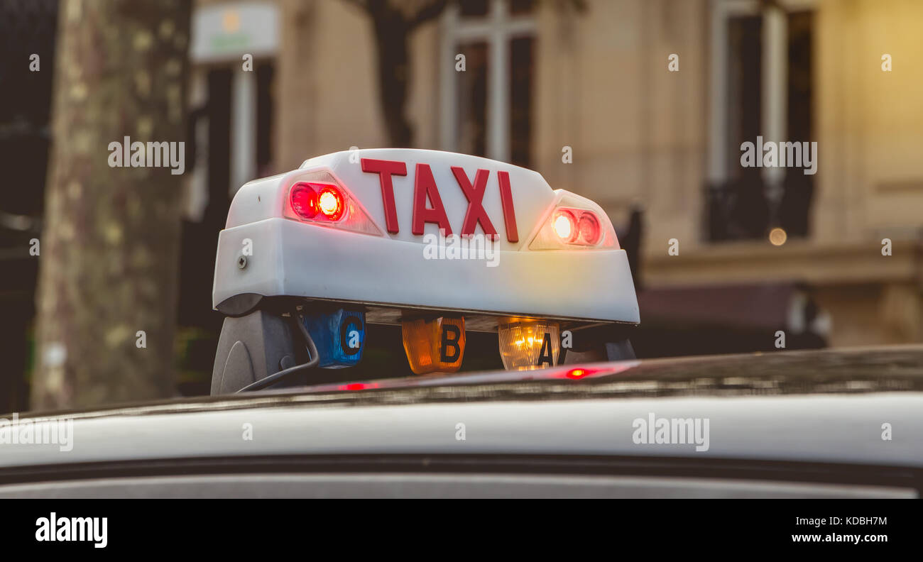 Parisian taxi sign waiting in the middle of the traffic Stock Photo - Alamy