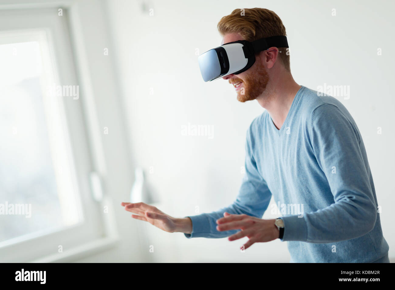 Man 3d virtual reality hi-res stock photography and images - Alamy